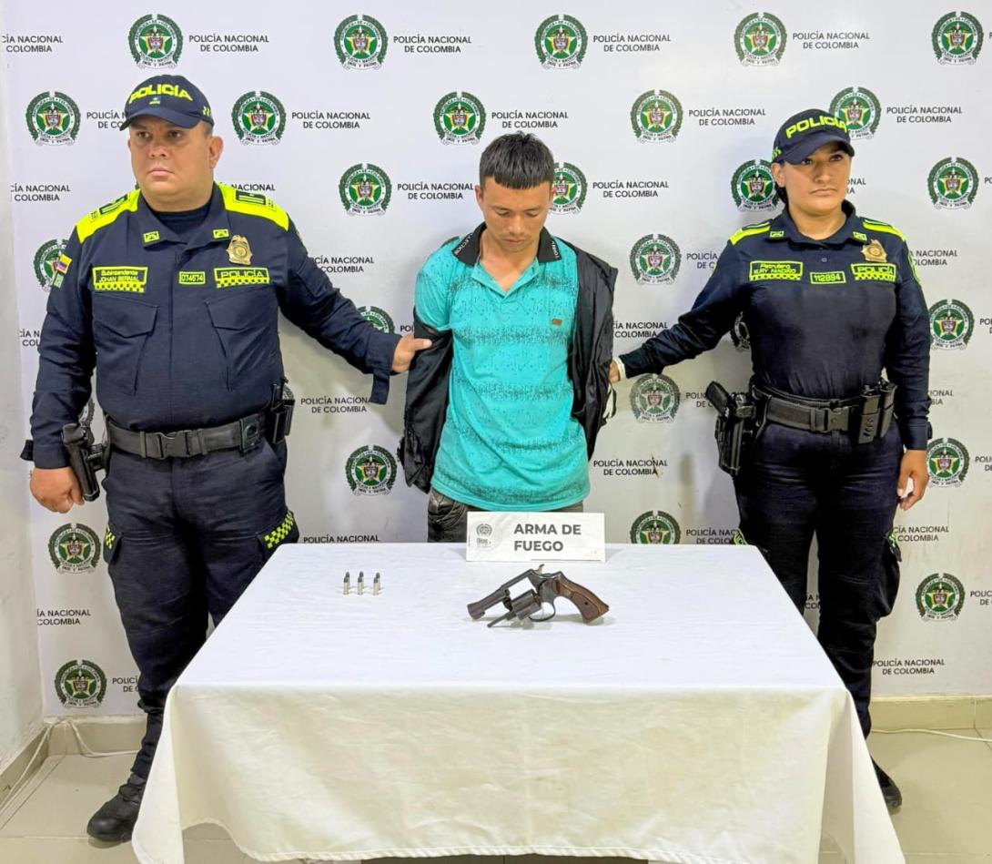 Alias 'Capera' cae con revólver ilegal tras intentar huir en Álamos